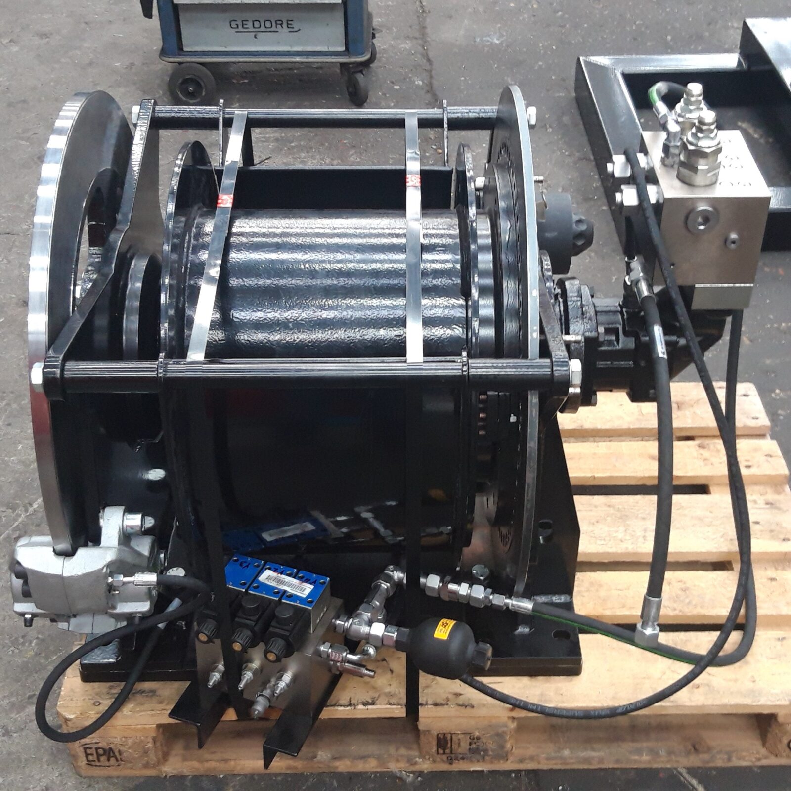 Free fall piling winch VVL2500 - Fundex Equipment