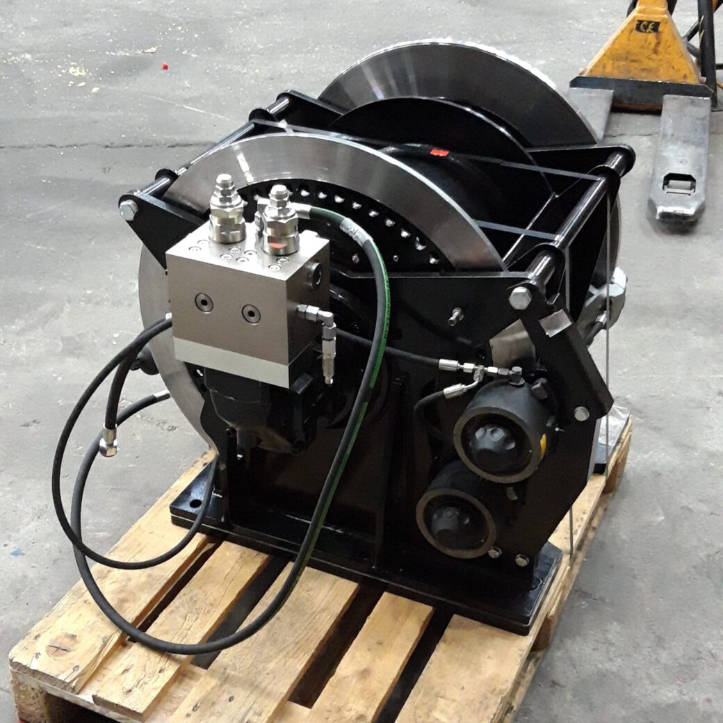 Free fall piling winch VVL2500 - Fundex Equipment