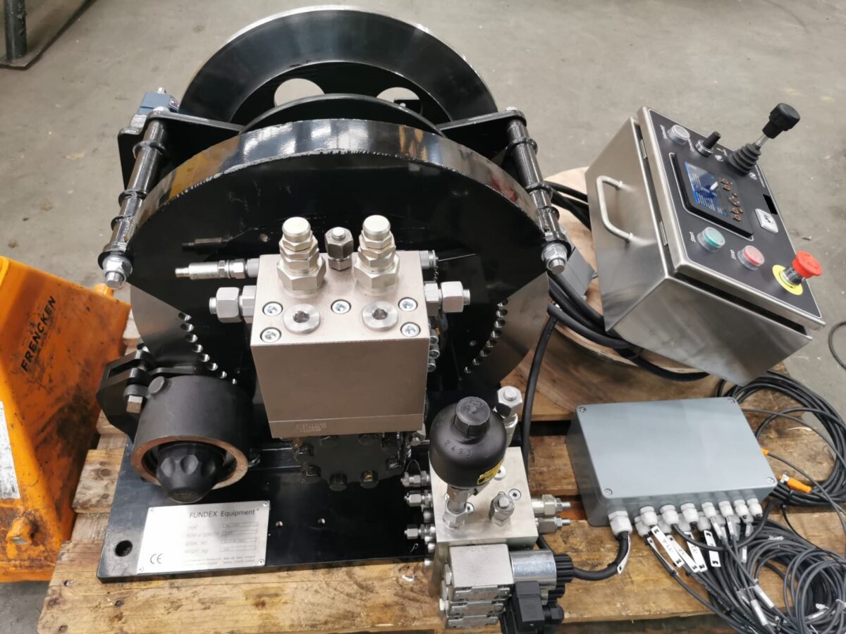 Free fall piling winch VVL1200 - Fundex Equipment